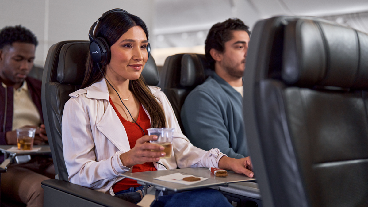 Earn Up to 5,000 American Airlines Loyalty Points with 10 Flights in March - Danny the Deal Guru